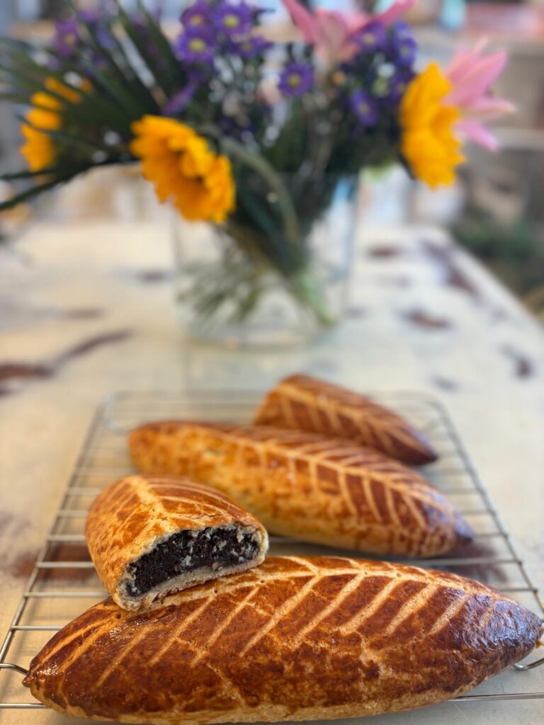 Cake for Shabbat - Poppyseed leaves - Break thy bread